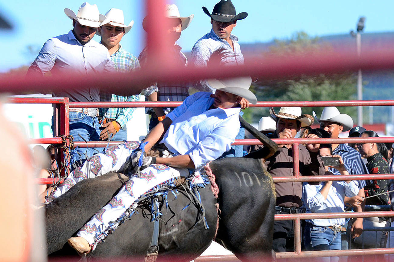 Jaripeo en la Plaza México de Monroe | La Raza del Noroeste