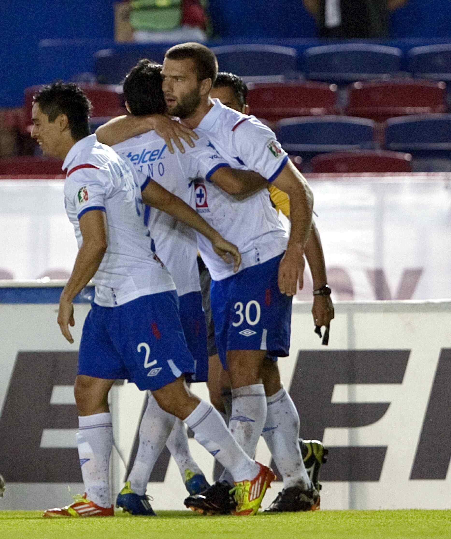 Y que los agarra Chole de la mano | La Raza del Noroeste