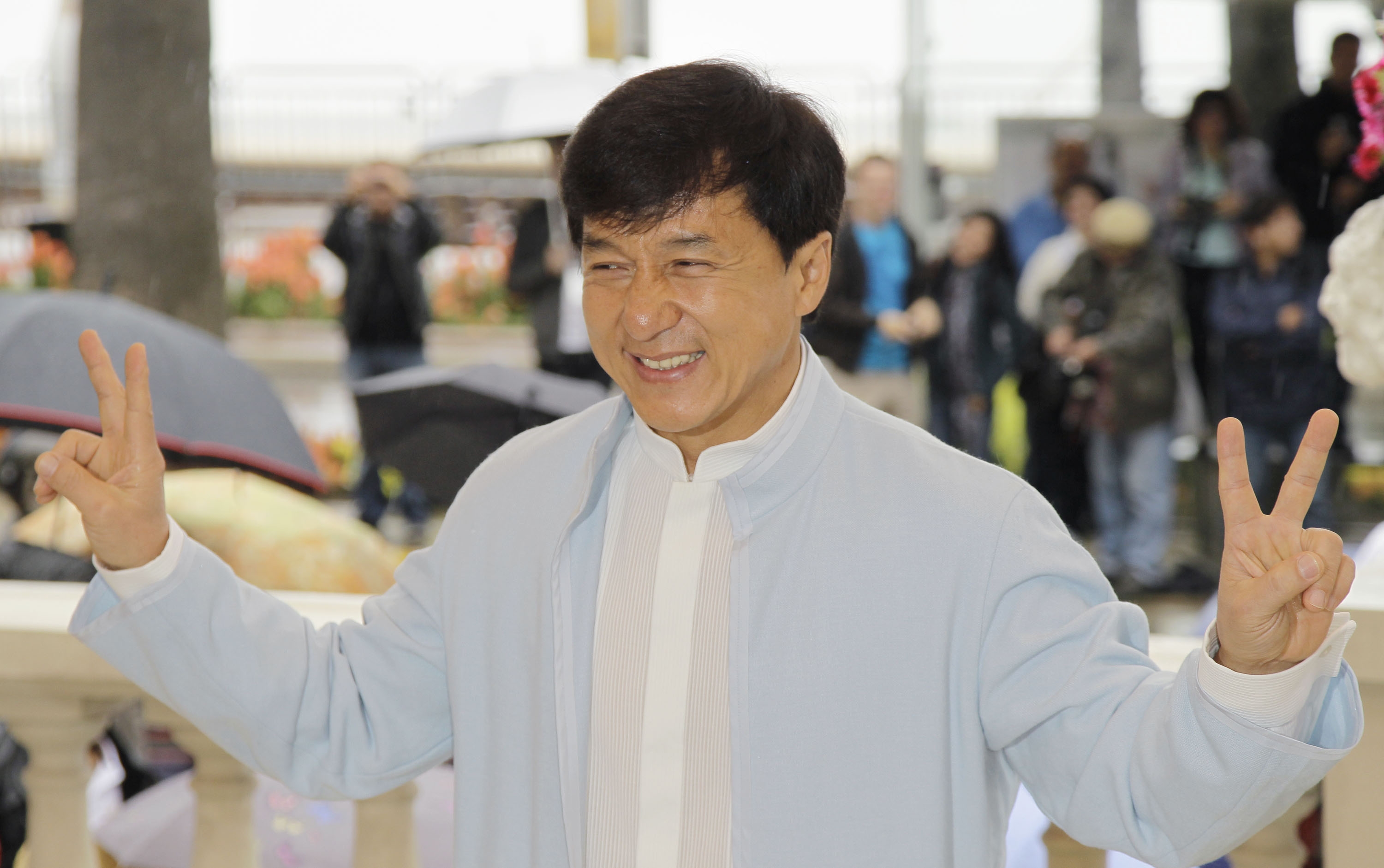 Jackie Chan estrena su última cinta de acción | La Raza del Noroeste