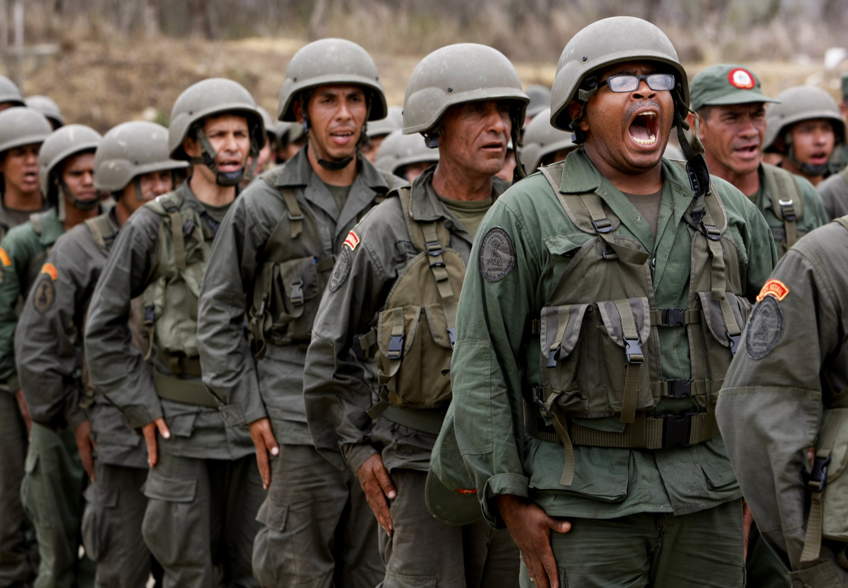 Se preparan para la batalla Unos días con la milicia bolivariana de ...